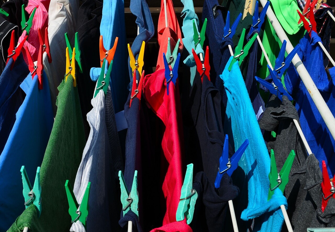 Do You Need To Rewash Your Clothes After They've Been Rained On ...