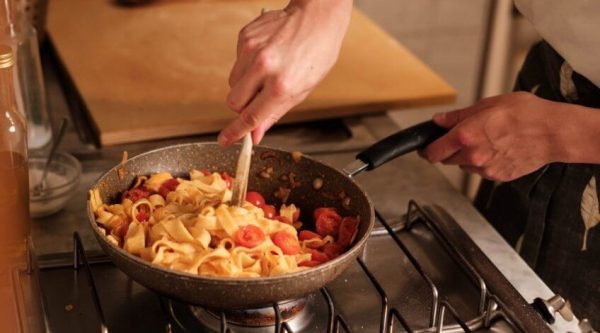 How to Fix a Warped Pan (Before It’s Too Late!) - Check Appliance